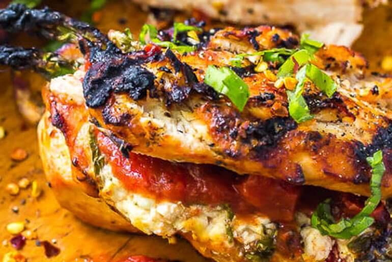 Recette de poitrine de poulet farcie au fromage et aux asperges | Muir ...